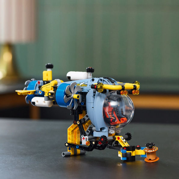LEGO Technic Deep-Sea Research Submarine 42201 by LEGO Systems Inc ...
